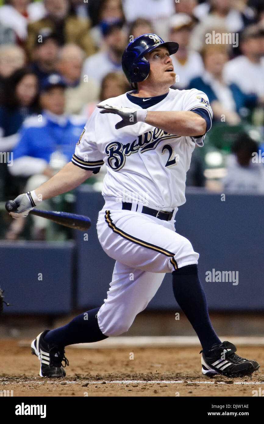 Milwaukee Brewers second baseman Joe Inglett (2) flies out to deep ...
