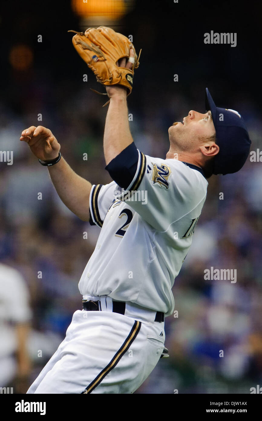 Milwaukee Brewers second baseman Joe Inglett (2) catches a high infield ...