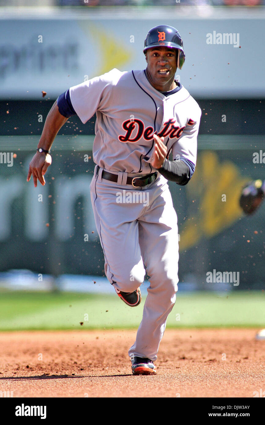 Detroit Tigers left fielder Austin Jackson (14) runs to third base ...