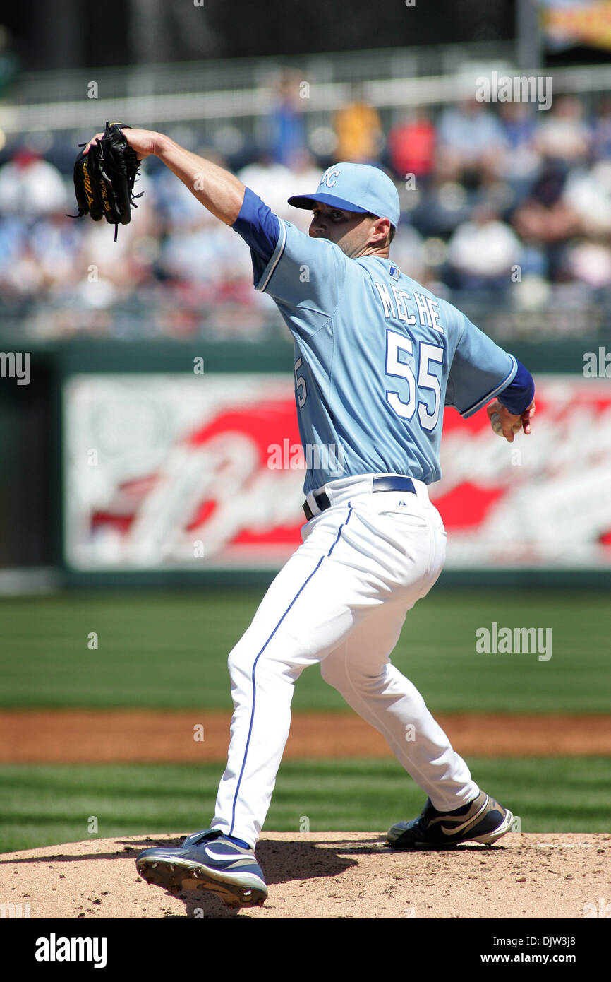 Kansas City Royals starting pitcher Gil Meche (55) delivers during ...