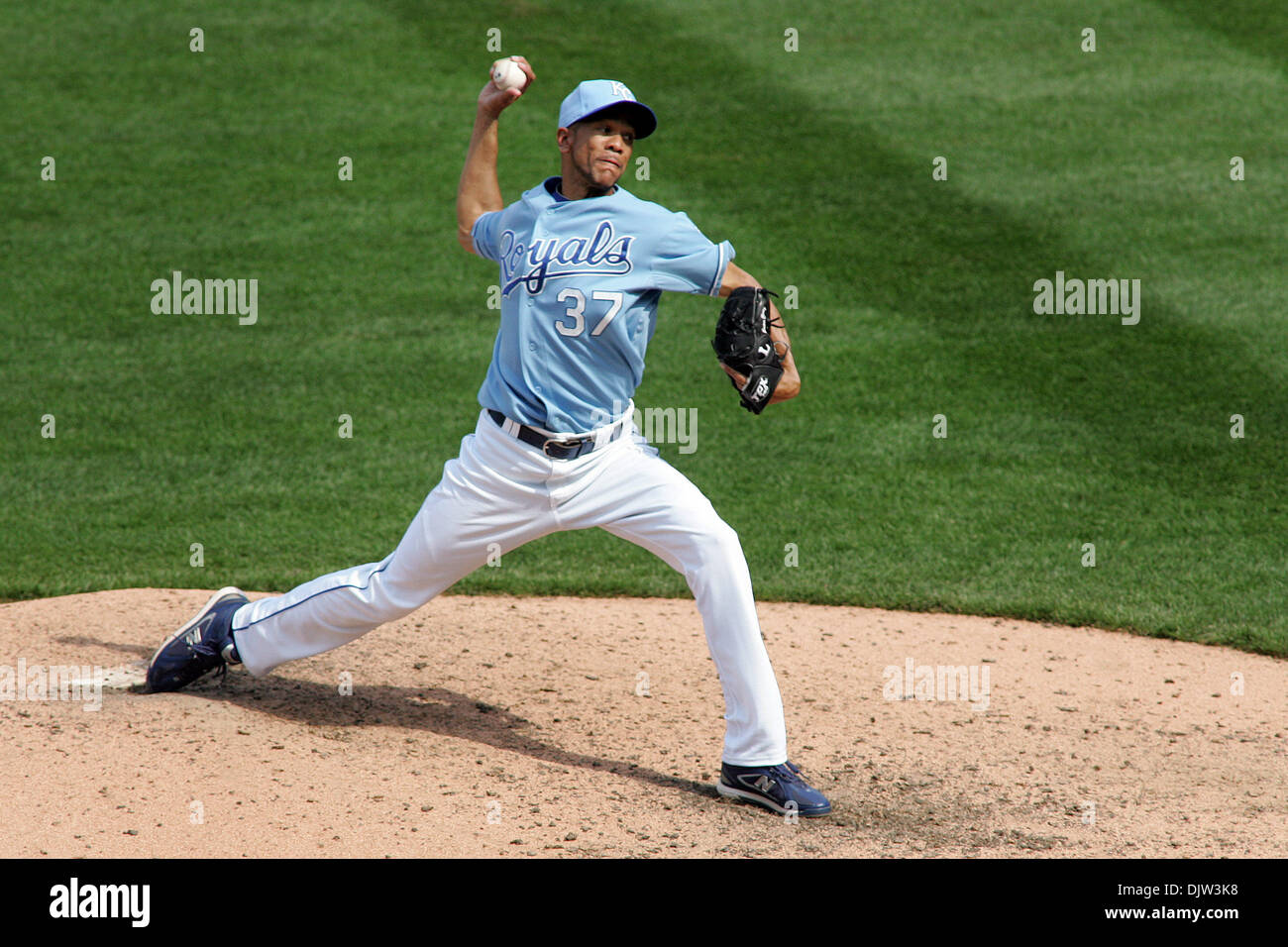 Kansas City Royals relief pitcher Juan Cruz (37) delivers during Sunday ...