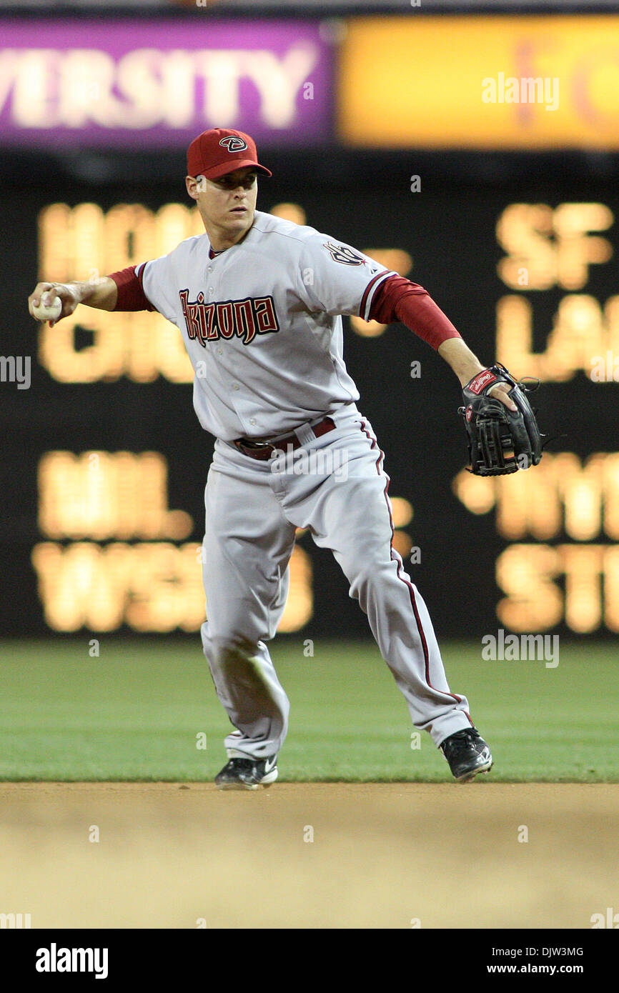 Arizona Diamondbacks second baseman Kelly Johnson throws out San Diego ...