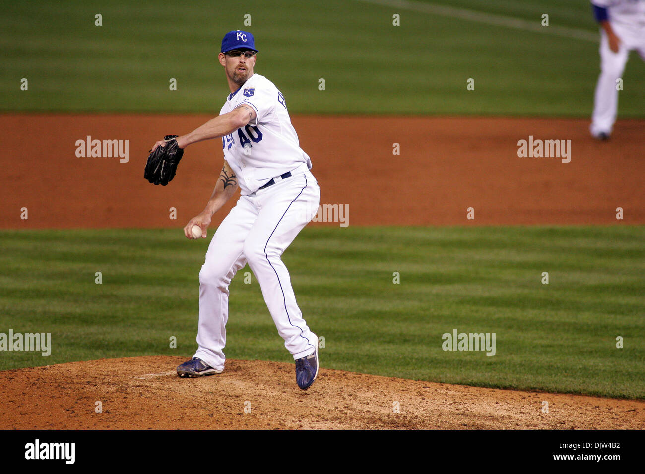 Kansas City Royals relief pitcher Kyle Farnsworth (40) delivers during ...