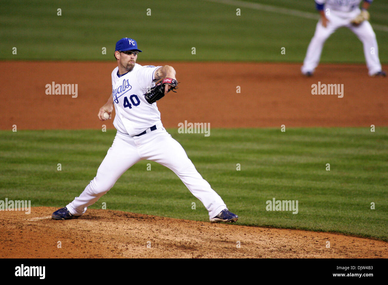 Kansas City Royals relief pitcher Kyle Farnsworth (40) delivers during ...