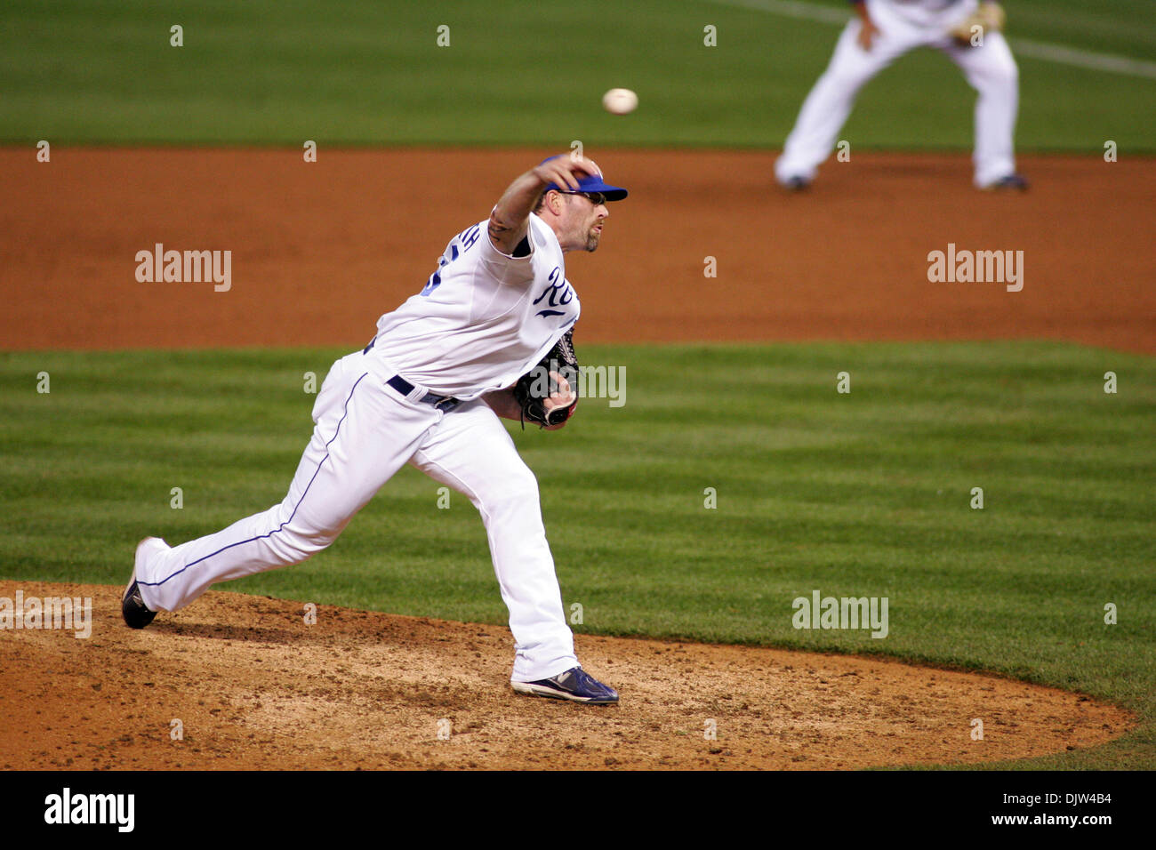Kansas City Royals relief pitcher Kyle Farnsworth (40) delivers during ...