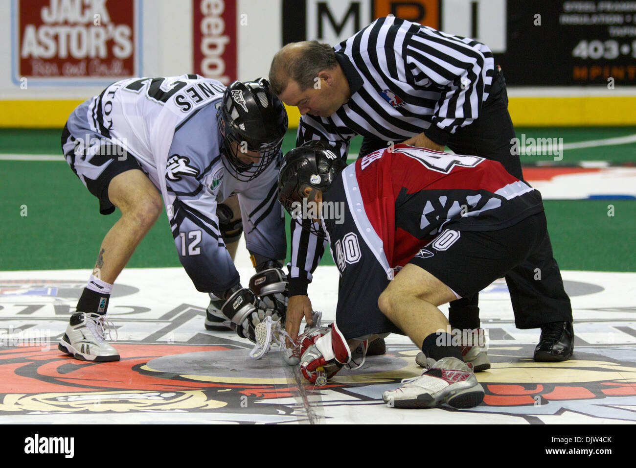 Calgary Roughnecks Transition Nolan Heavenor (40) and Edmonton Rush ...