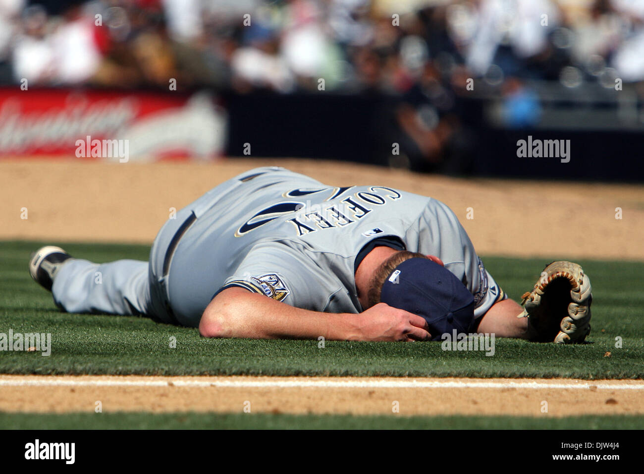 Milwaukee Brewers relief pitcher Todd Coffey reacts after a bad throw ...
