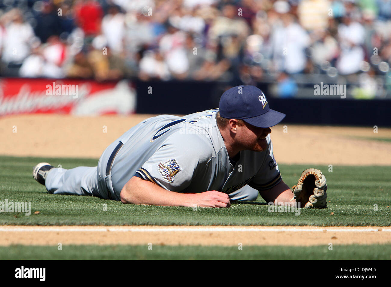 Milwaukee Brewers relief pitcher Todd Coffey reacts after a bad throw ...