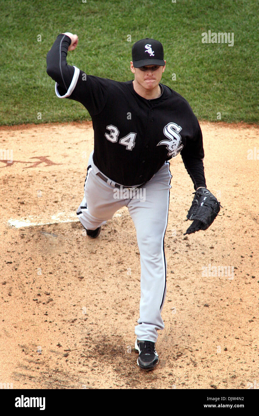 Chicago White Sox pitcher Gavin Floyd (34) delivers during Sunday's ...