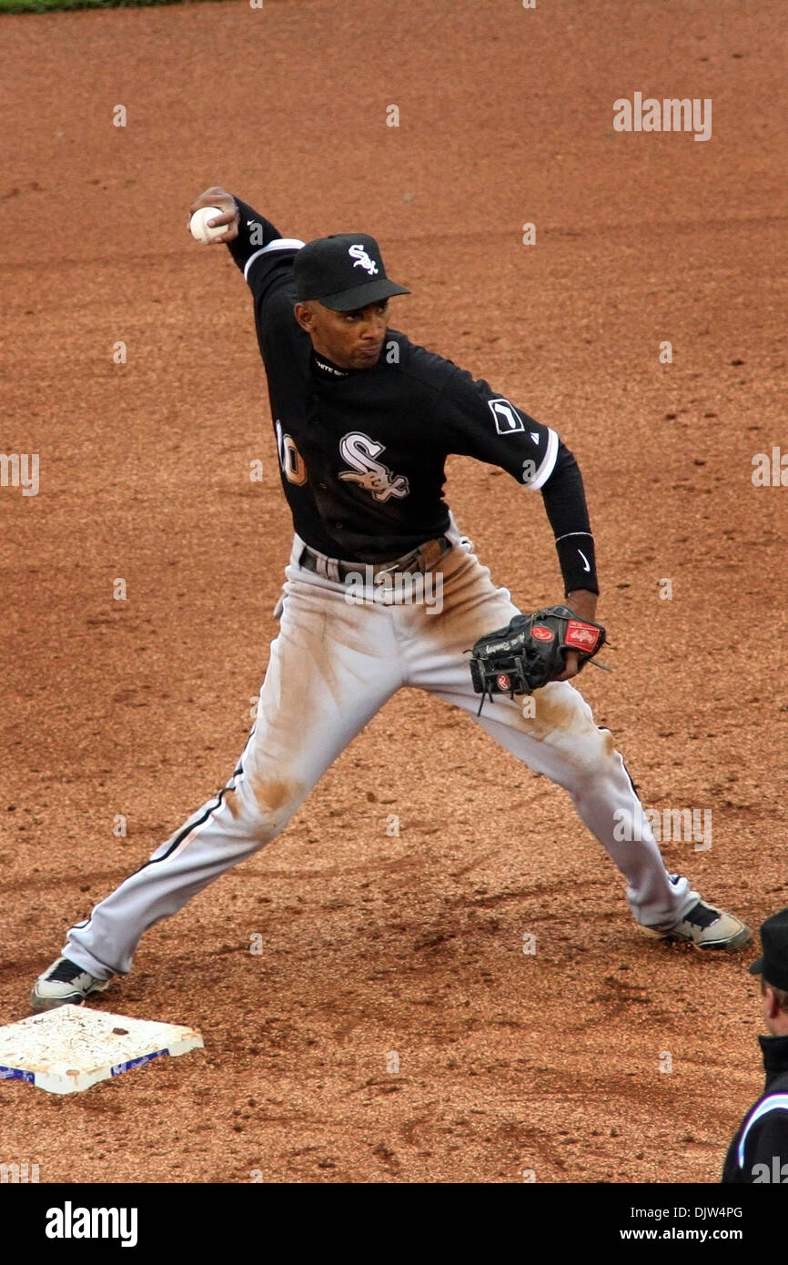 Chicago White Sox shortstop Alexei Ramirez (10) throws to first making ...