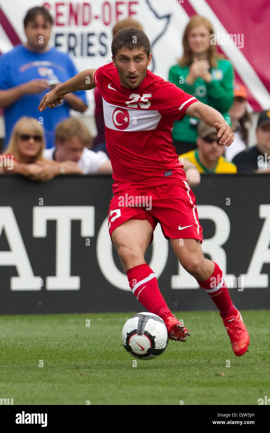 Turkey mid-fielder Sabri Sariogulu (25) with the ball during the ...