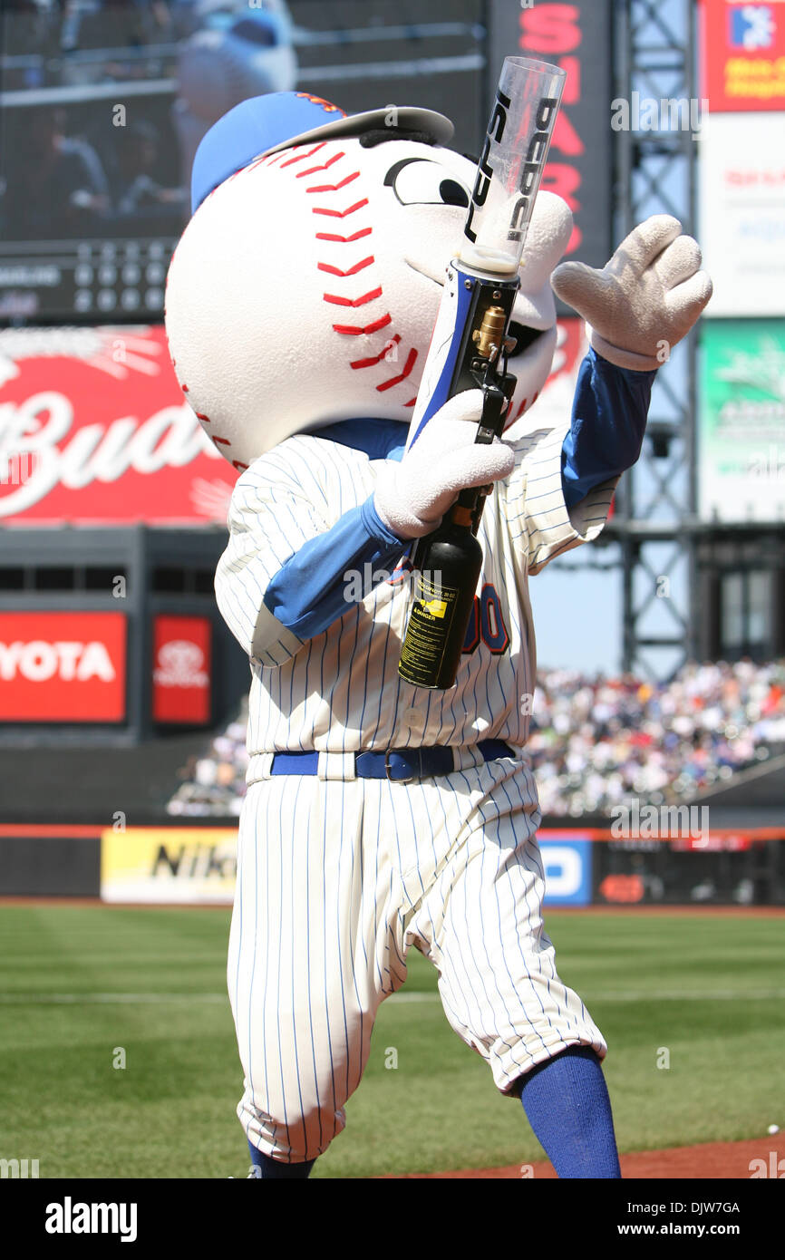 New york mets mascot mr met hi-res stock photography and images - Alamy