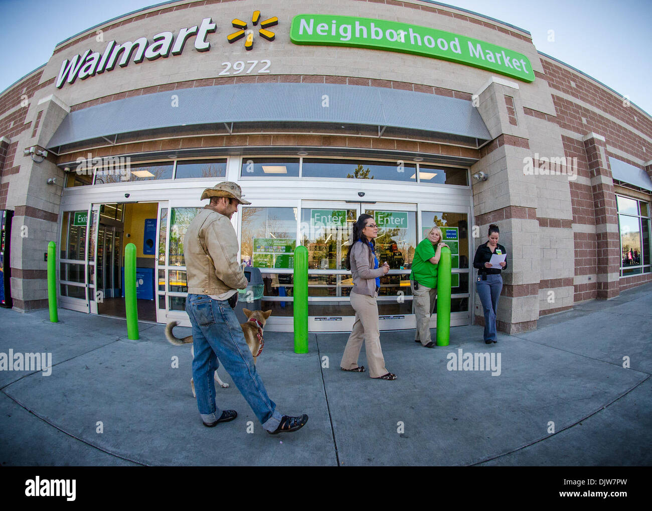 Wal mart store employees hi-res stock photography and images - Alamy