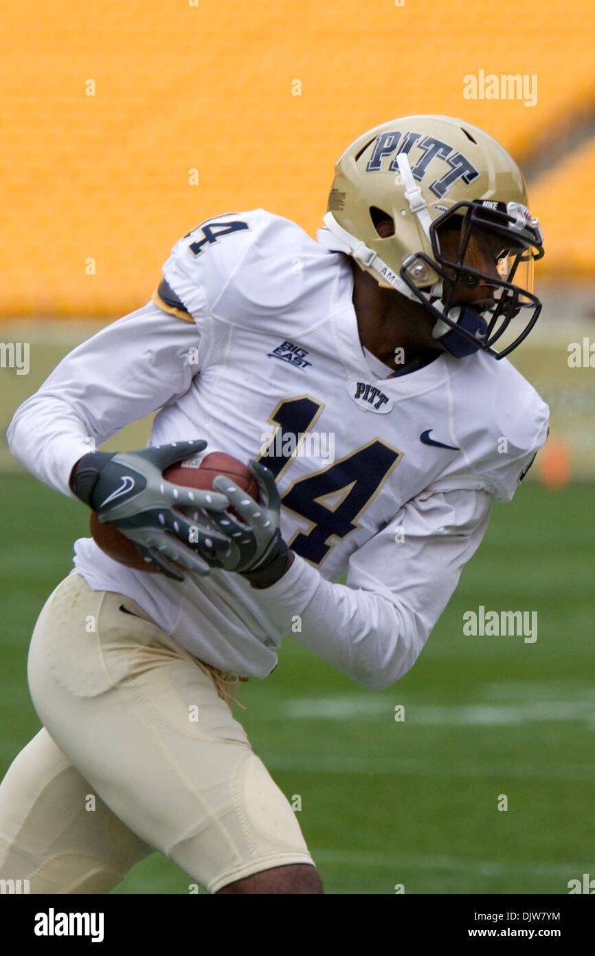 Pitt football team hi-res stock photography and images - Alamy