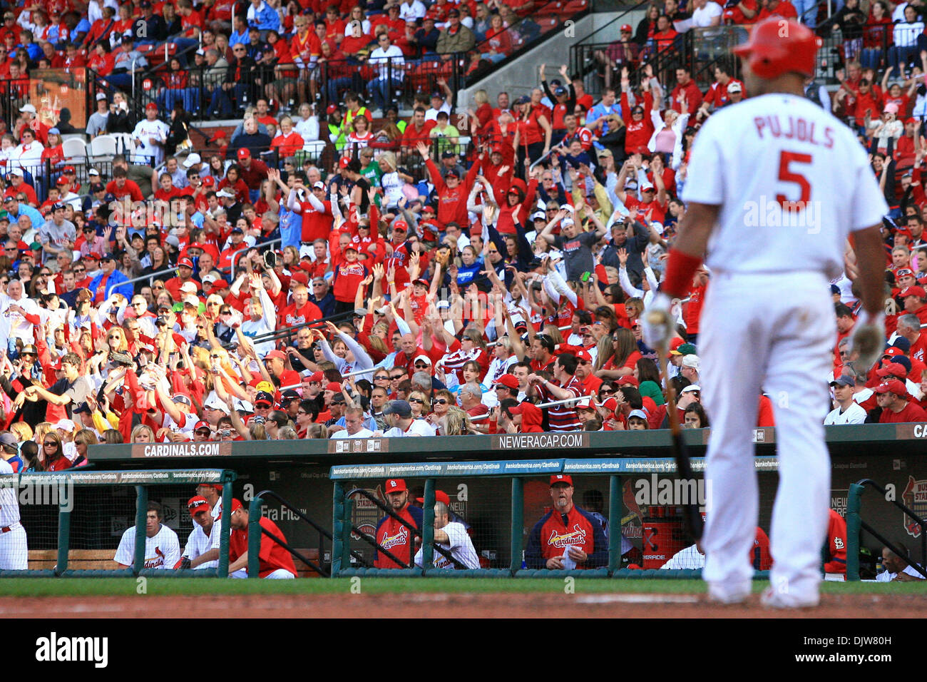 New york mets fans do the wave hi-res stock photography and images - Alamy