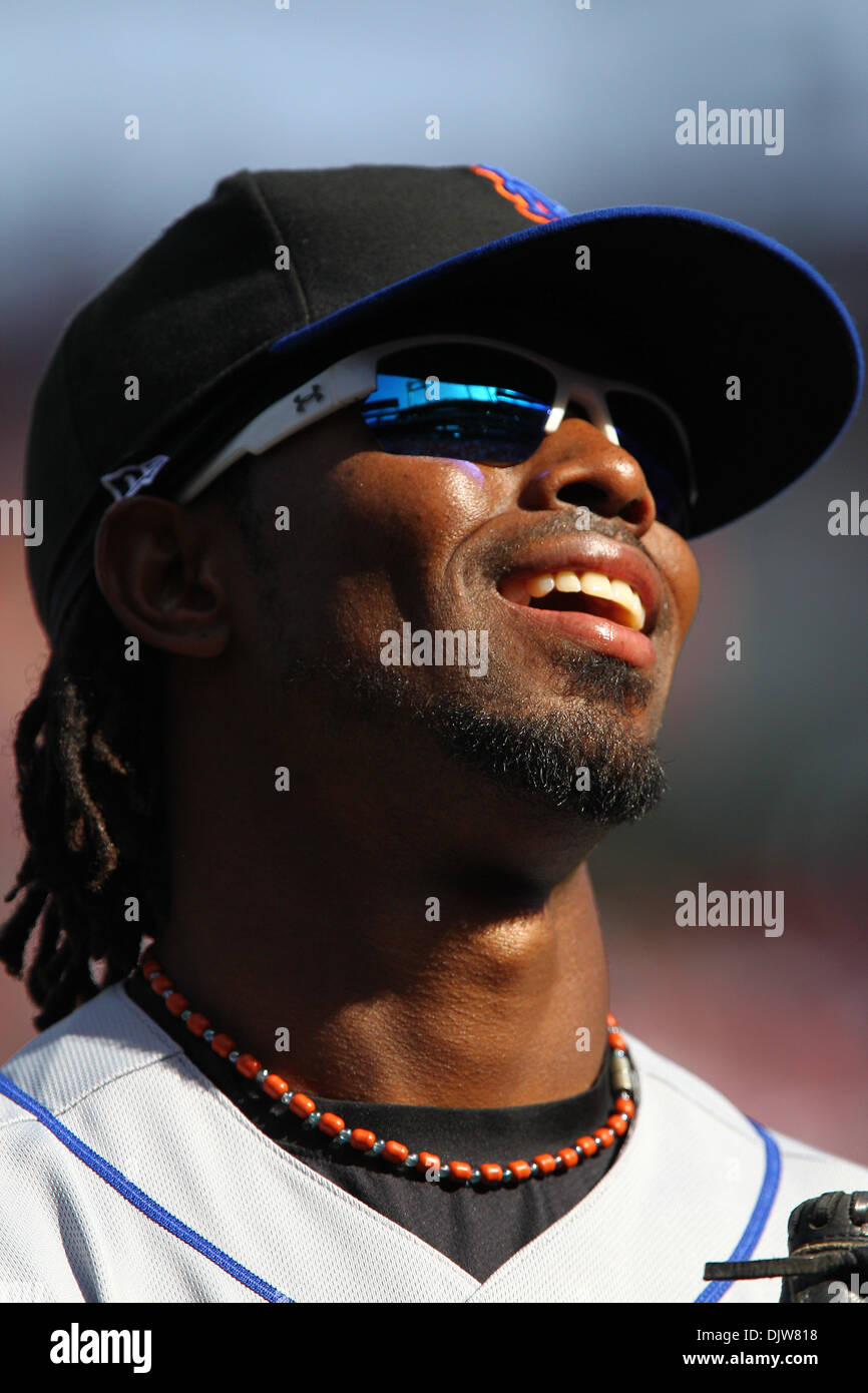 New York Mets shortstop Jose Reyes (7) smiles while running back to the ...
