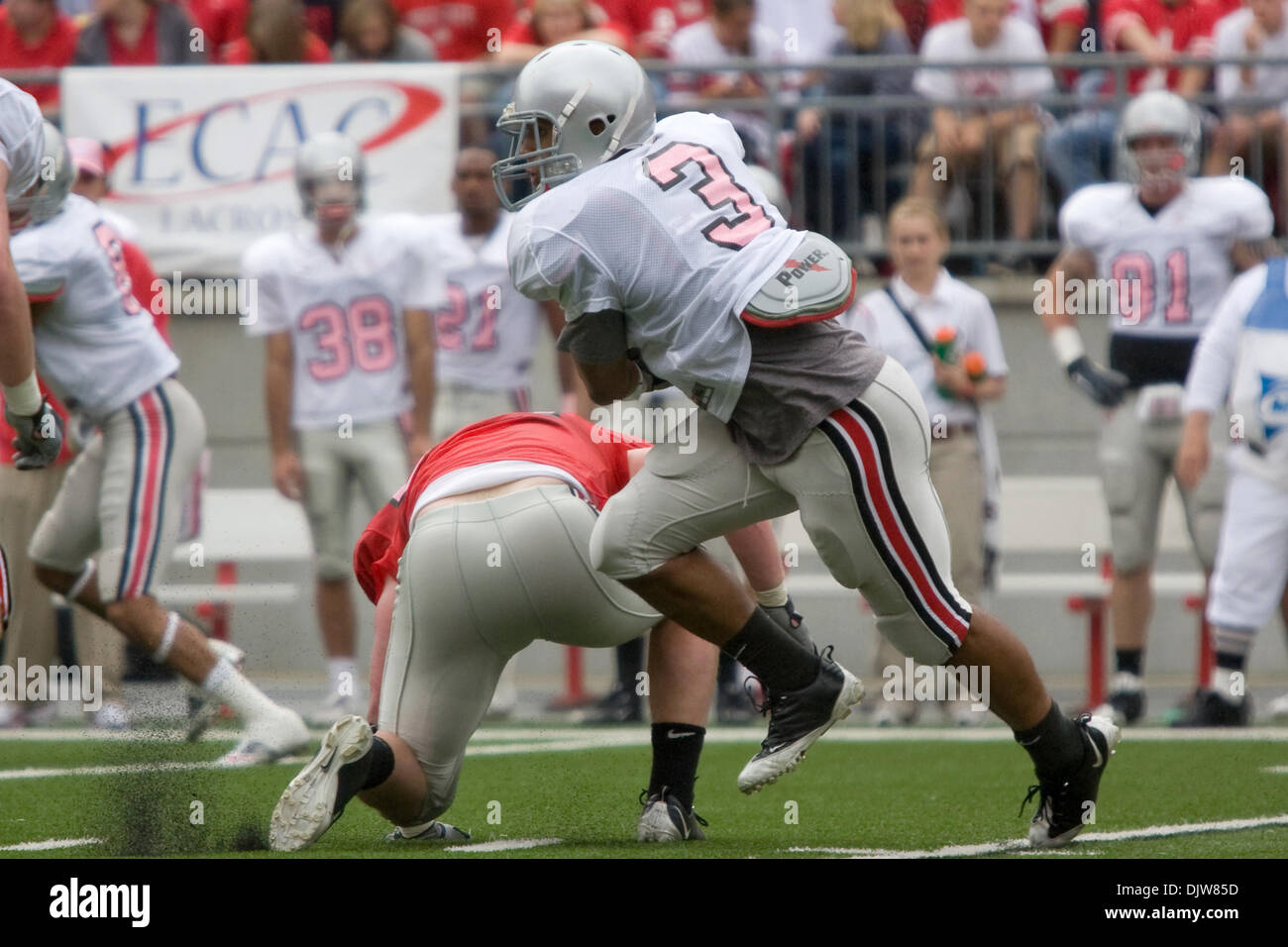 24 April 2010: Ohio State Buckeyes running back Brandon Saine (3) runs ...