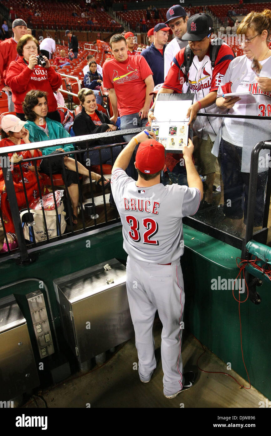 Cincinnati Reds right fielder Jay Bruce (32) signs a fans baseball ...