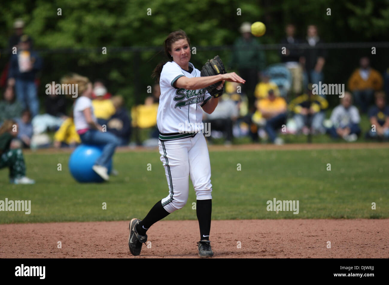 Michigan State shortstop Lindsey Hansen (12) during game action in the ...