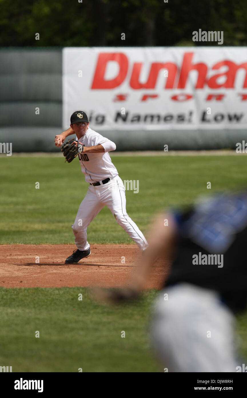 Oakland 2nd baseman Tommy Jablonski (16) during game action in the ...