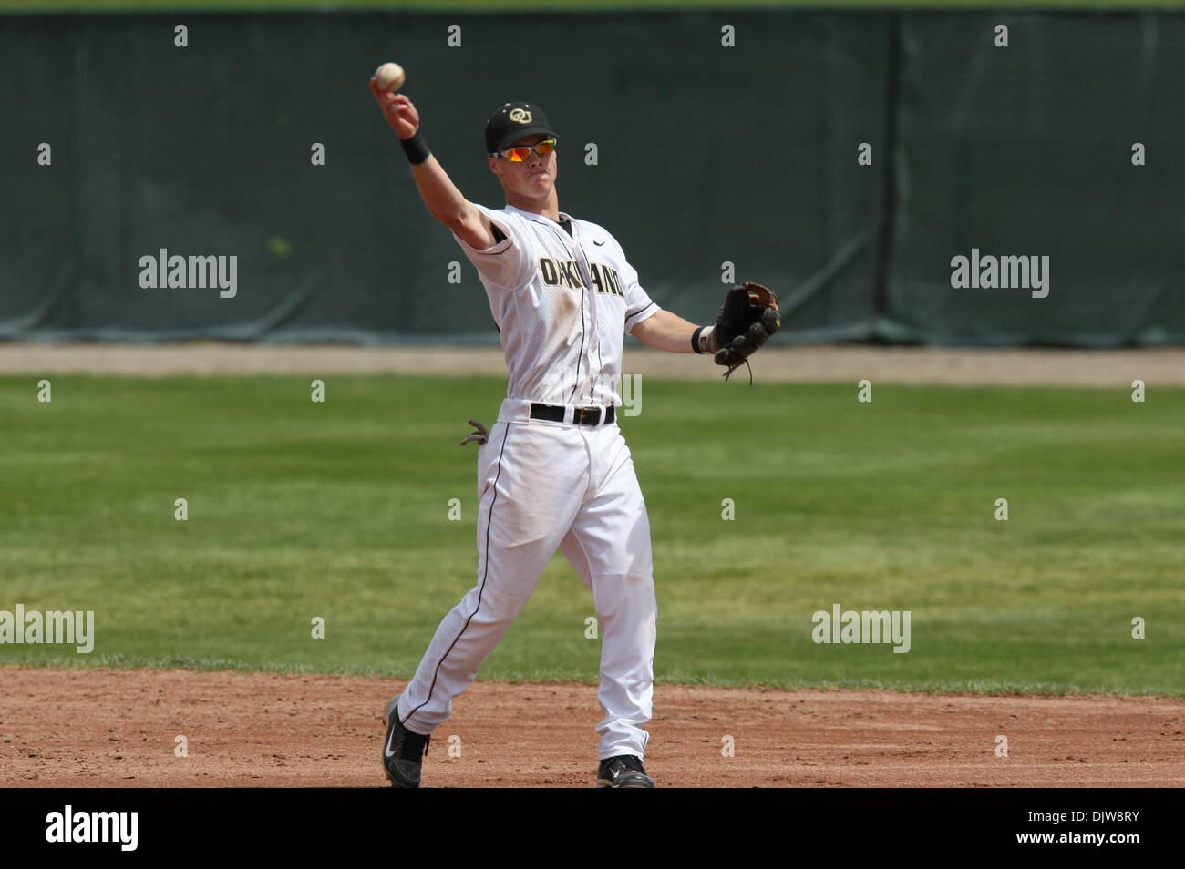 Oakland 2nd baseman Tommy Jablonski (16) during game action in the ...