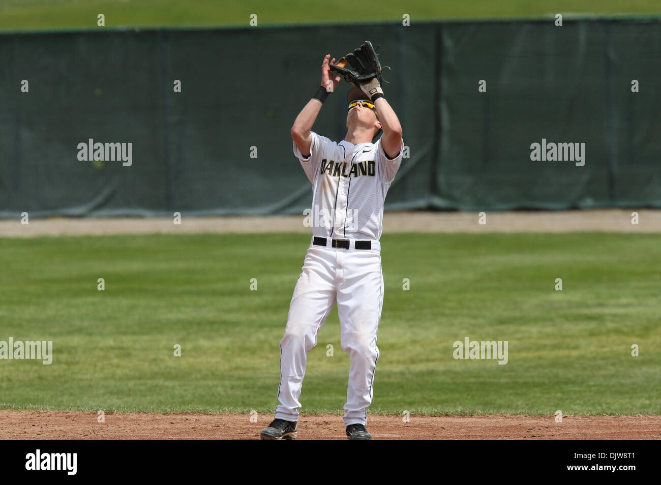 Oakland 2nd baseman Tommy Jablonski (16) during game action in the ...