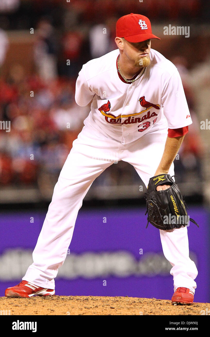 St. Louis Cardinals relief pitcher Ryan Franklin (31) gets the pitching ...