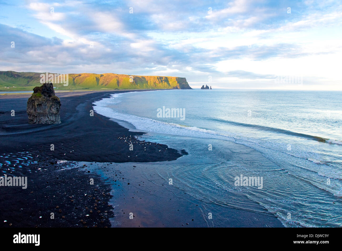 Black volcanic beach hi-res stock photography and images - Alamy