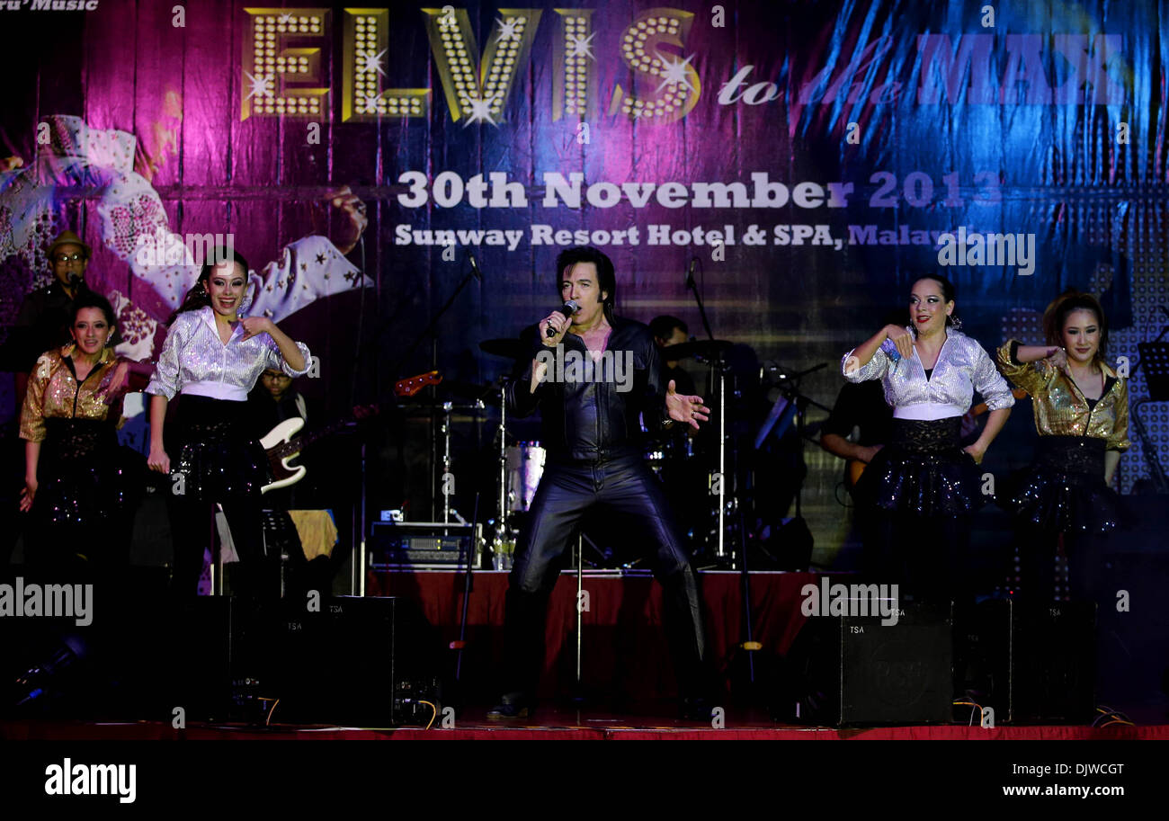 Elvis impersonator tribute elvis hi-res stock photography and images ...