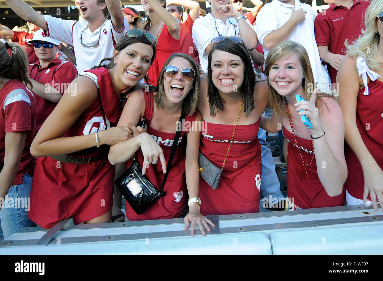 Oklahoma sooners fans hi-res stock photography and images - Alamy