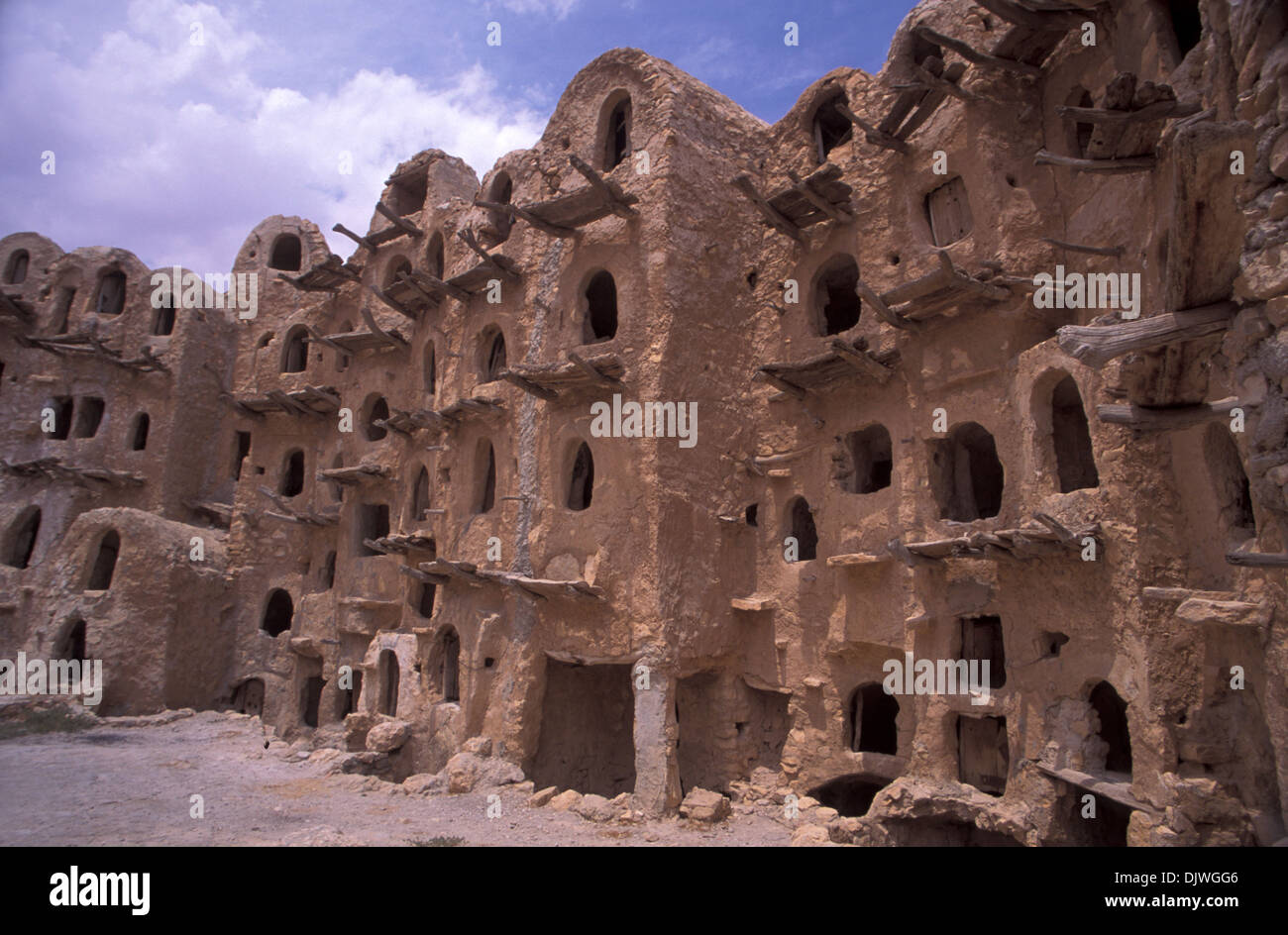 Kabaw is home to the ghurfas or ksar kabaw hi-res stock photography and ...