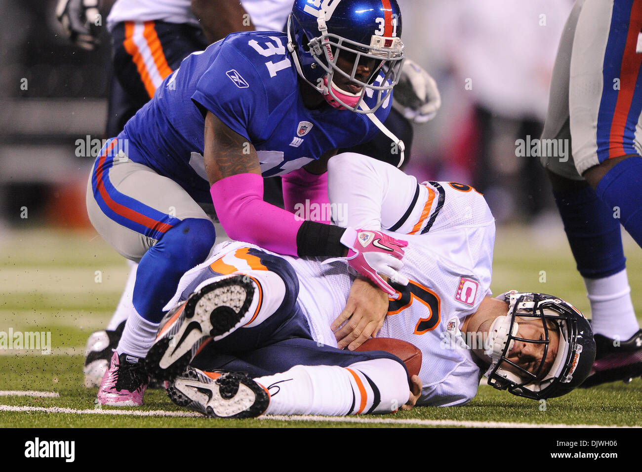 New York Giants cornerback Aaron Ross (31) sacks Chicago Bears ...