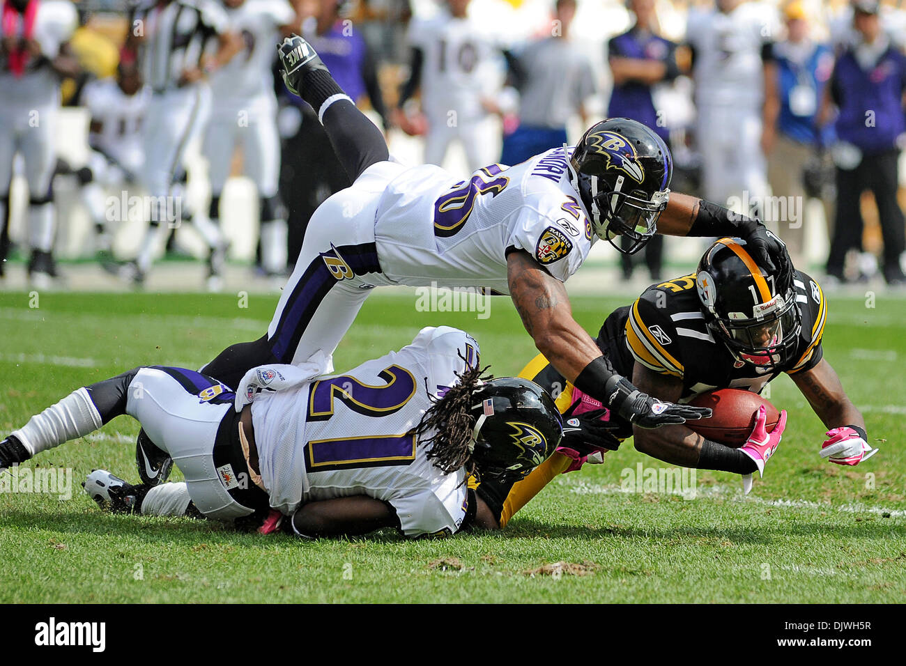Pittsburgh steelers mike wallace after hi-res stock photography and ...
