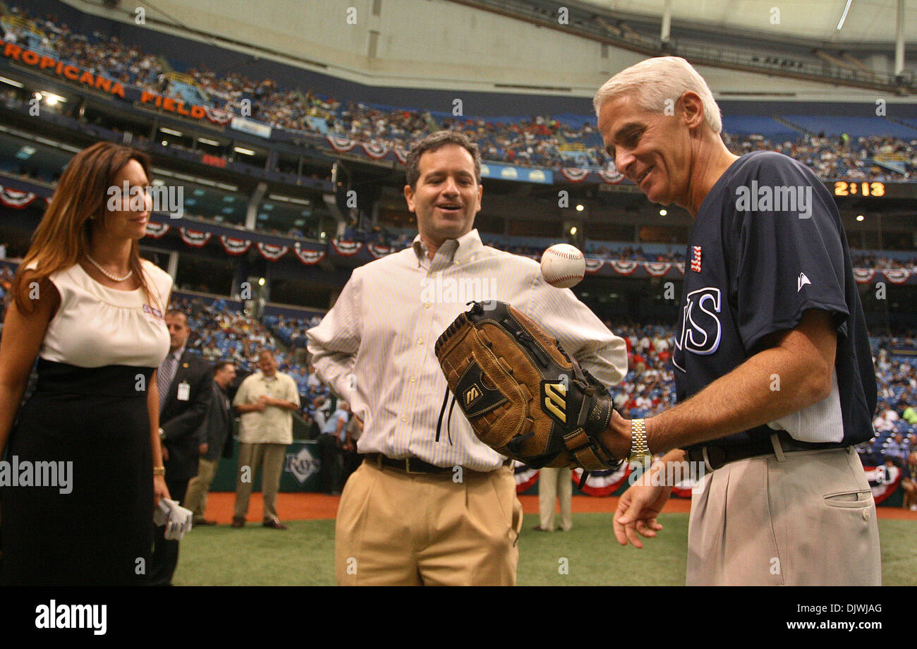 Oct. 7, 2010 - St. Petersburg, Florida, U.S. - Florida Governor CHARLIE ...