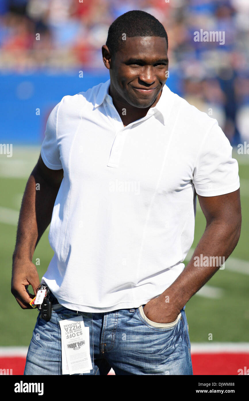 Oct 9, 2010: NFL running back Ryan Moats is introduced before his ...