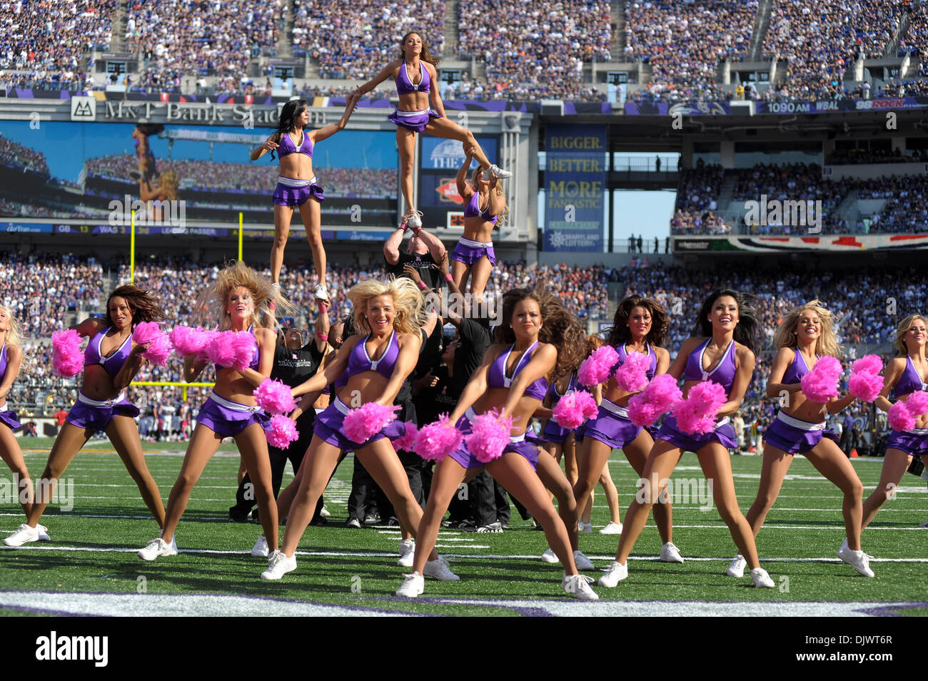 Baltimore ravens cheerleaders hi-res stock photography and images - Alamy