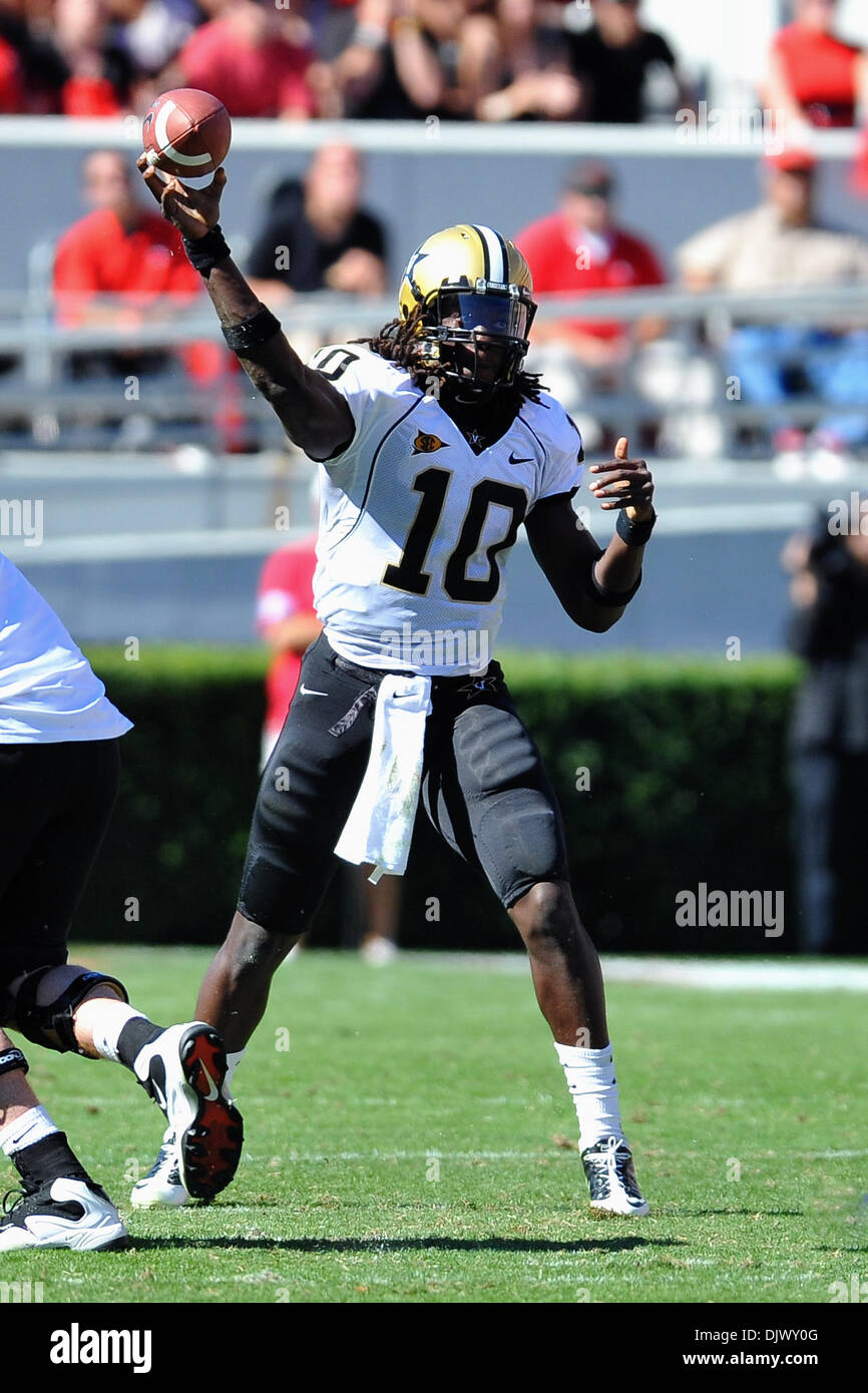 Larry david stadium hi-res stock photography and images - Alamy