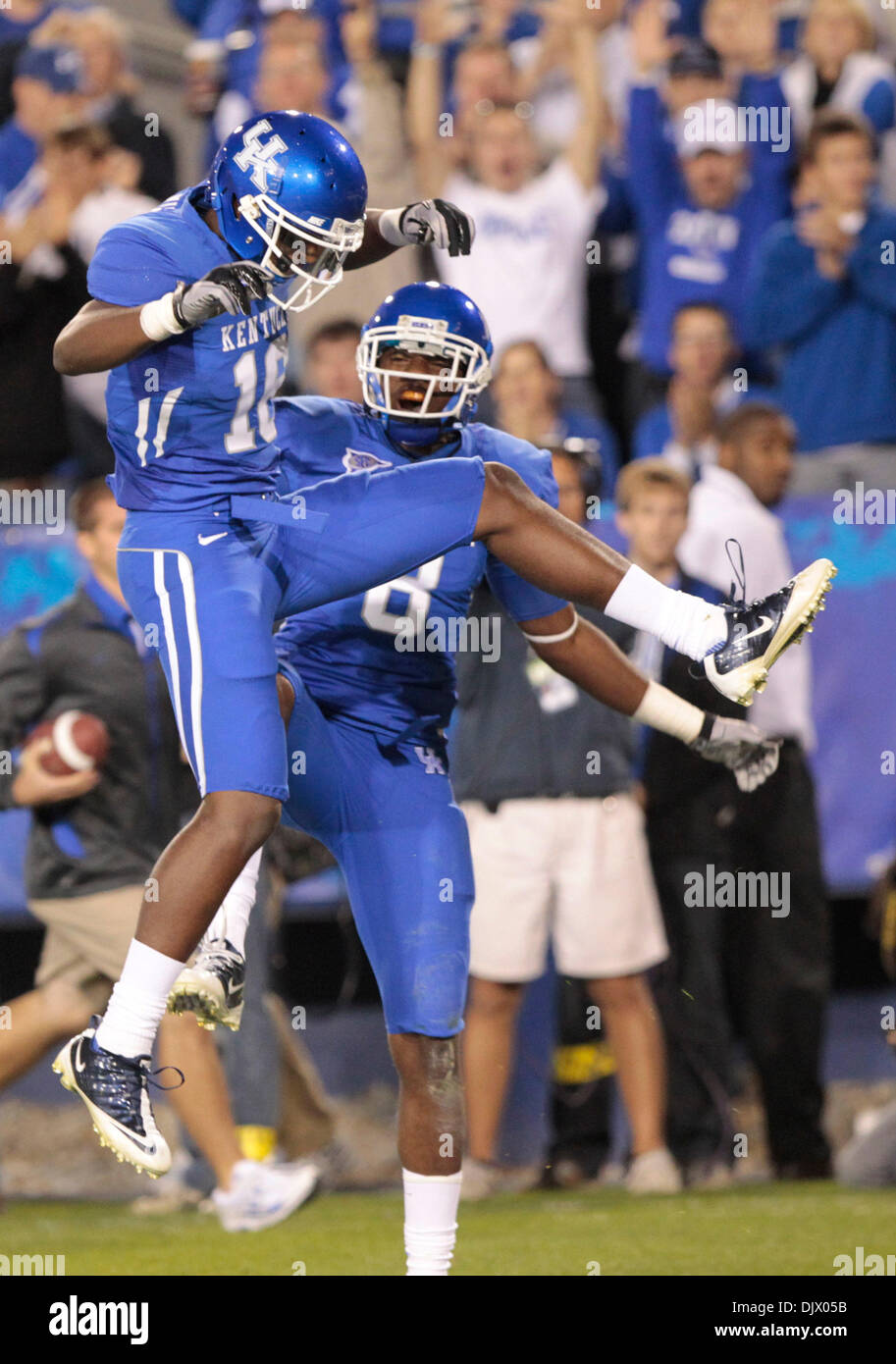 Oct. 16, 2010 - Lexington, Ky., US - Kentucky's La'Rod King, left and ...