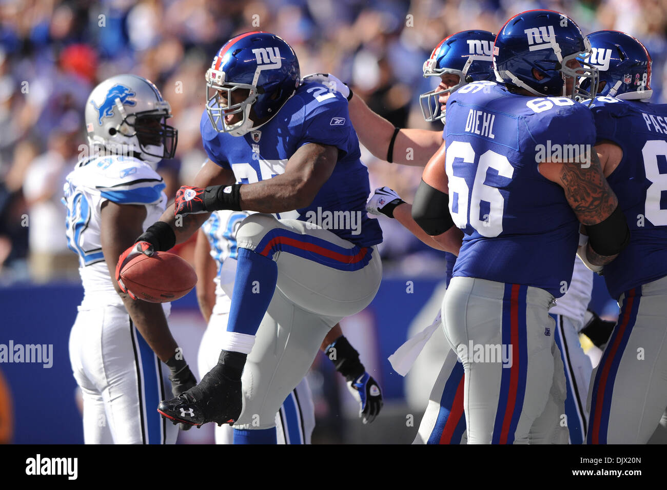 New York Giants running back Brandon Jacobs (27) celebrates his ...