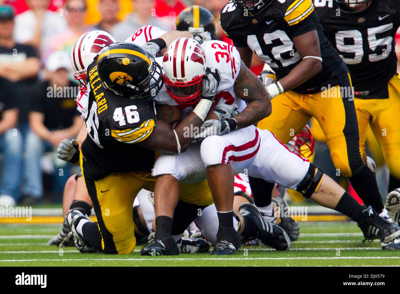 Madison red white black gold big 10 hi-res stock photography and images ...
