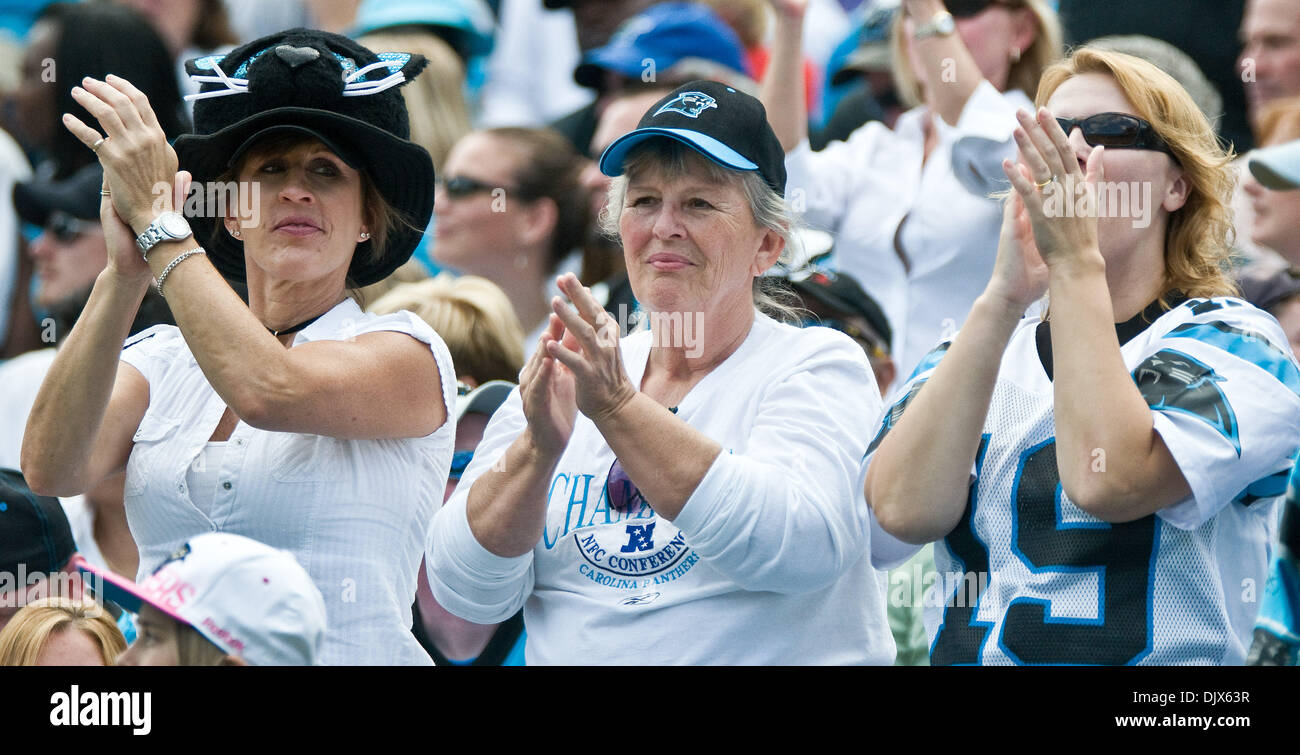 Bank of america stadium panthers fans hi-res stock photography and ...
