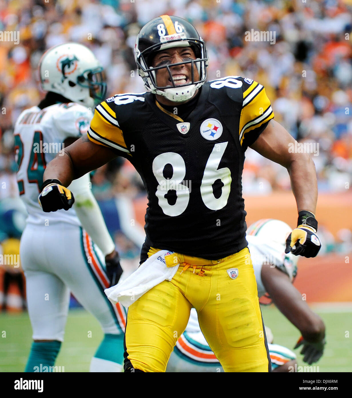 Hines ward celebrates hi-res stock photography and images - Alamy