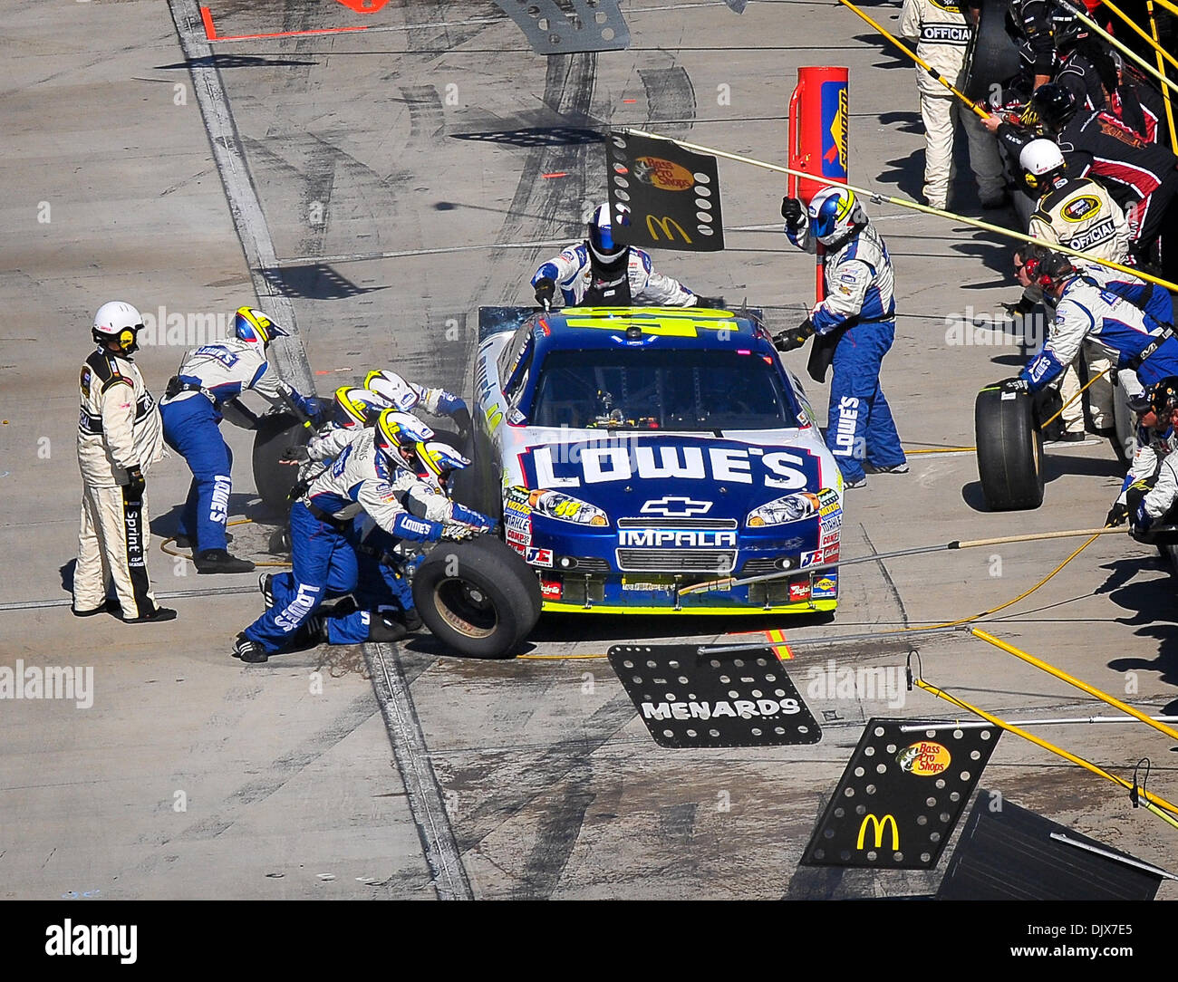 Pit crew at work on a race car hi-res stock photography and images - Alamy