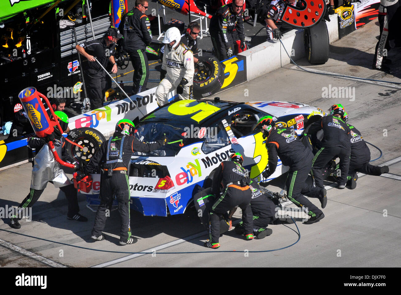 Pit crew at work on a race car hi-res stock photography and images - Alamy