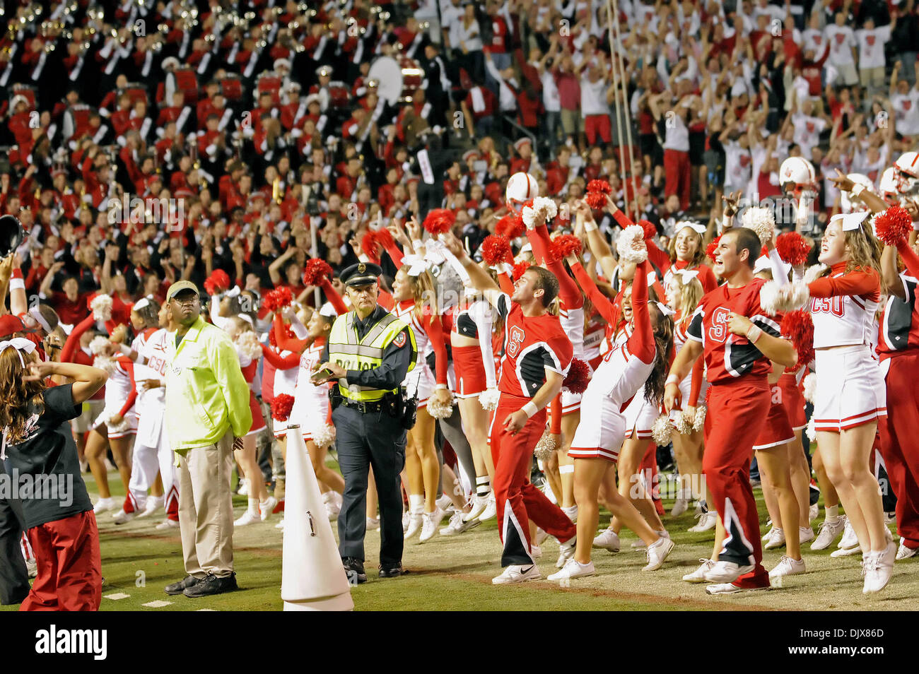 Nc state cheerleaders hi-res stock photography and images - Alamy