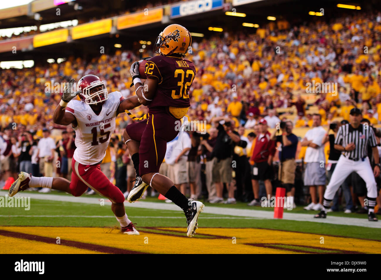 October 30, 2010: Arizona State wide receiver Jamal Miles (32) catches ...