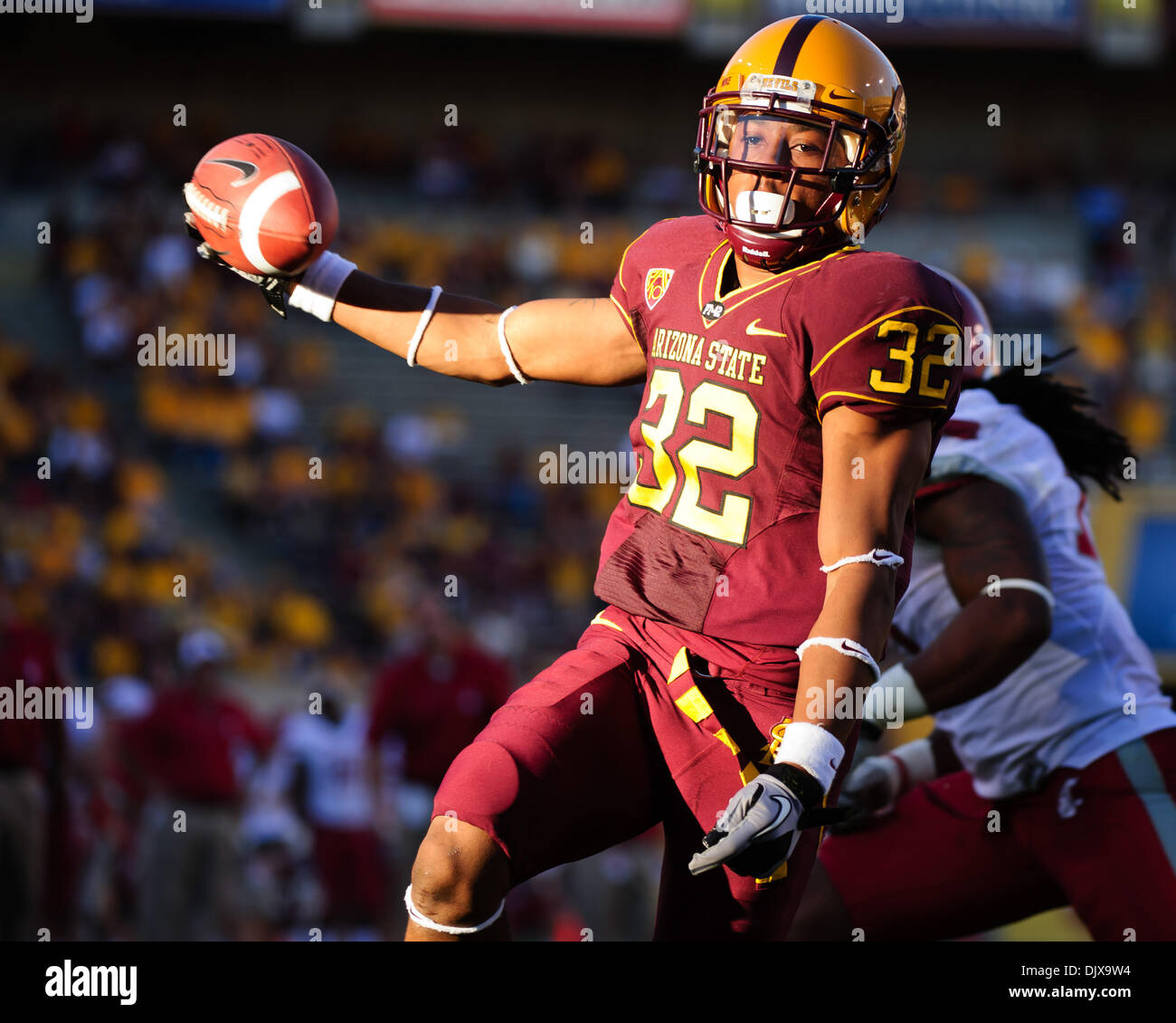October 30, 2010: Arizona State wide receiver Jamal Miles (32) catches ...