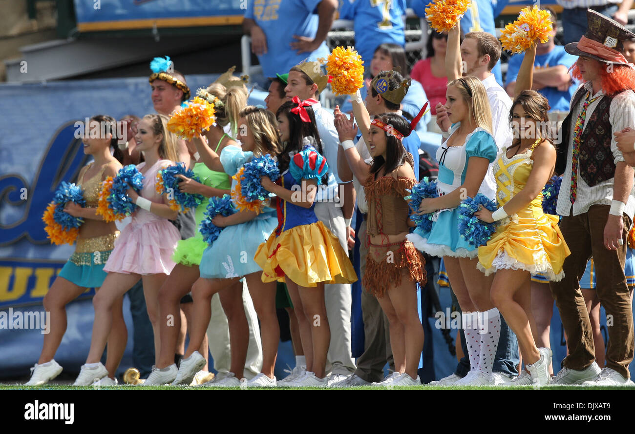 Ucla cheerleaders hi-res stock photography and images - Alamy