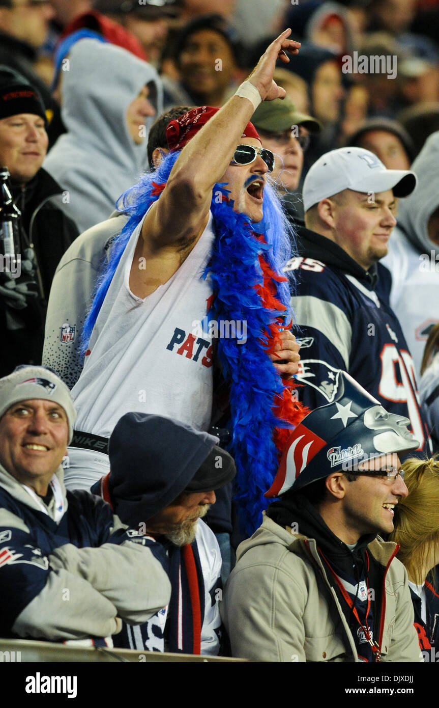 Football fan dressed up hi-res stock photography and images - Alamy