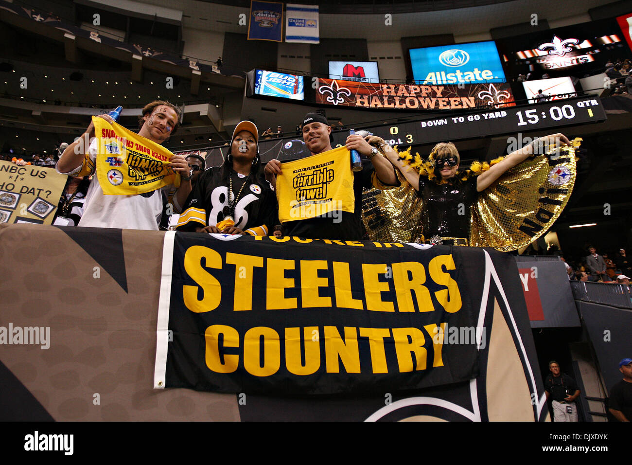 Pittsburgh steelers fans cheer in hi-res stock photography and images ...